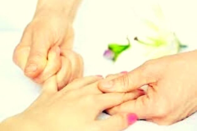 Hand Reflexology: How It Works